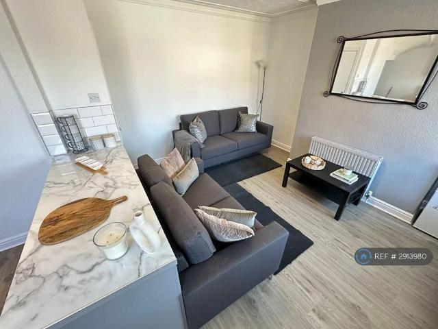 Woodside Avenue, Leeds, LS4 3 bed terraced house to rent £1,694 pcm £391 pw