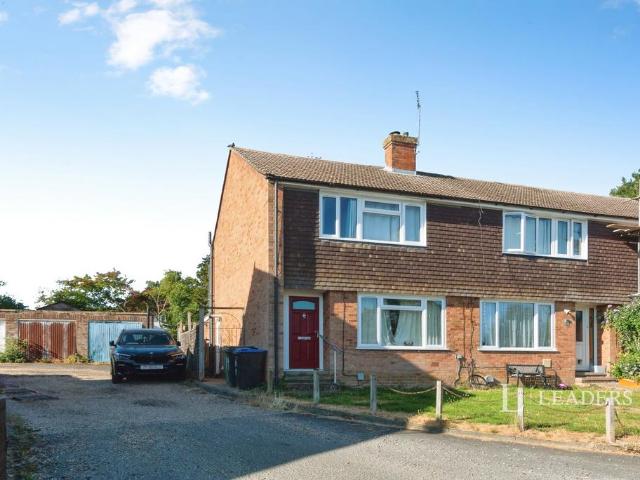Woodside Close, Knaphill, Woking, GU21 3 bed terraced house to rent £1,795 pcm £414 pw