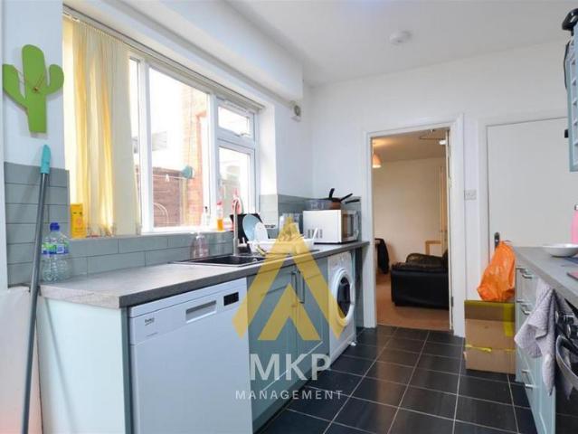 Woodside Crescnt, Selly Oak. 4 bed terraced house to rent £1,941 pcm £448 pw