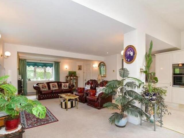 Woodside Crescent, Smallfield, 3 Bedroom Detached