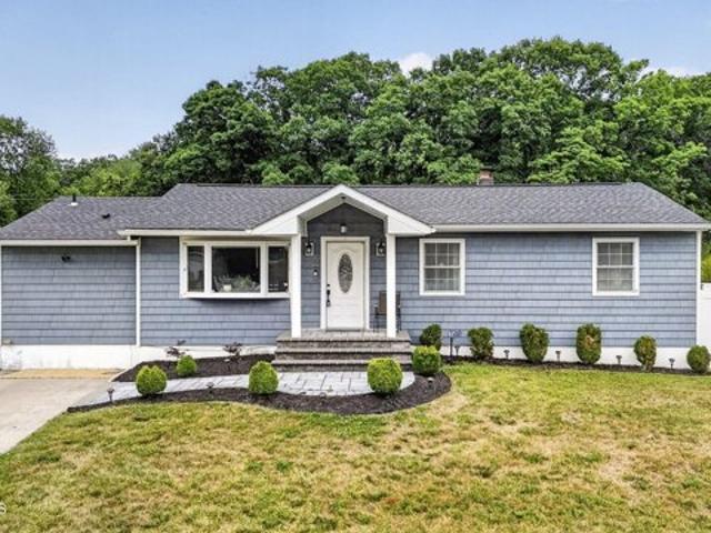 Woodside Dr, Howell, Home For Sale