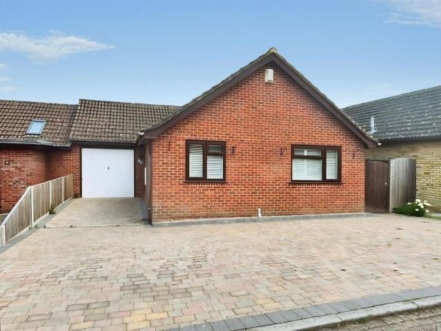 Woodside, Dunkirk, Faversham ME13, 2 bed bungalow to rent, £1,500 pcm | PrimeLocation