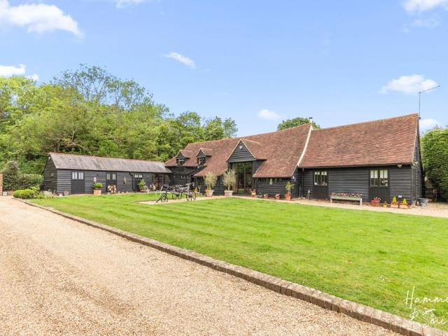 Woodside, Epping CM16 6 bed barn conversion to rent £7,500 pcm £1,731 pw