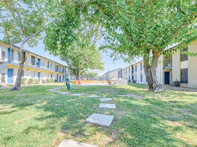 Woodside Flats 1 Bedroom Apartment for Rent at 13660 C F Hawn Fwy, Dallas, TX 75253