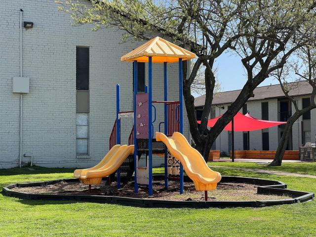 Woodside Flats 2 Bedroom Apartment for Rent at 13660 C F Hawn Fwy, Dallas, TX 75253