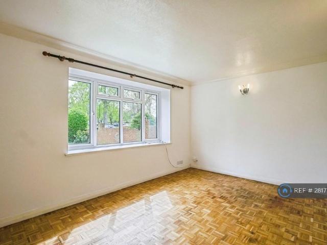 Woodside Green, London, SE25 2 bed flat to rent £1,750 pcm £404 pw