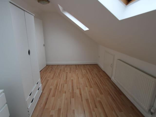 Woodside Green, London SE25, 3 bed flat to rent, £1,895 pcm | PrimeLocation