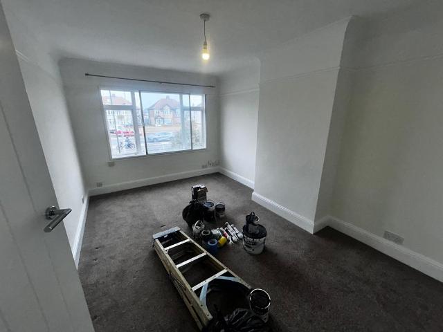 Woodside Lane, Bexley, DA5 3 bed flat to rent £2,100 pcm £485 pw