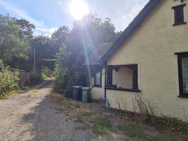 Woodside, Methley, Leeds, West Yorkshire LS26, 2 bed bungalow to rent, £1,100 pcm | PrimeLocation