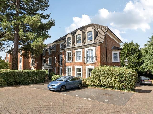 Woodside Park, N12 Real Estates