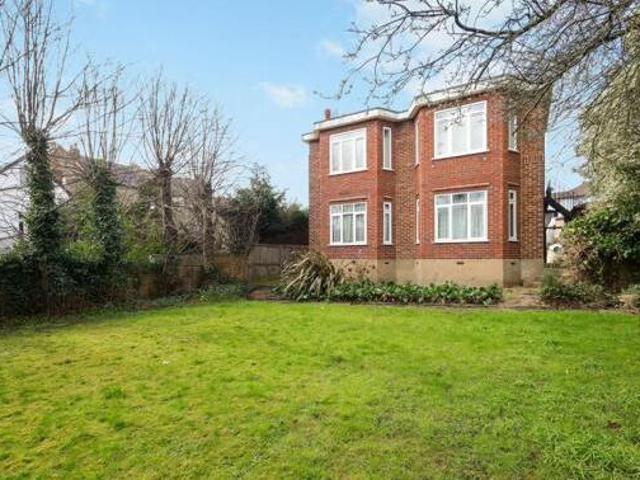 Woodside, Park Court Woodside, 2 Bedroom Flat