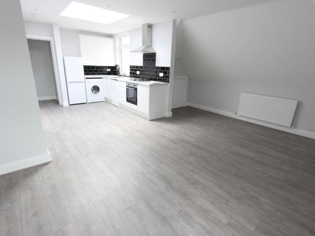 Woodside Park Road, London N12, 1 bed flat to rent, £1,650 pcm | PrimeLocation