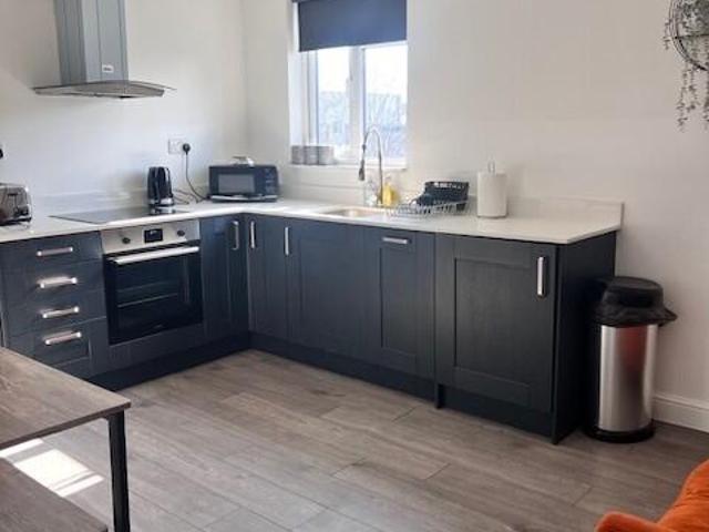 Woodside Park Road, London 3 bed flat to rent £3,000 pcm £692 pw