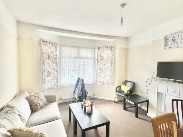 Woodside Road N22, 1 bed flat to rent, £1,400 pcm | PrimeLocation