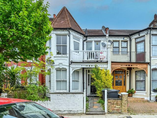 Woodside Road N22, Wood Green, London, 3 bed flat to rent, £2,750 pcm | PrimeLocation