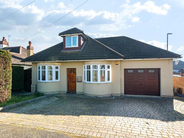 Woodside Road, Bexleyheath DA7, 5 bed bungalow to rent, £3,000 pcm | PrimeLocation