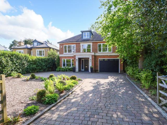 Woodside Road, Cobham, Surrey, KT11 5 bed detached house to rent £18,000 pcm £4,154 pw