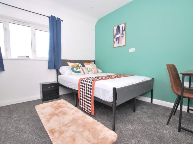 Woodside Road, Guildford, Surrey GU2, 1 bed property to rent, £925 pcm | PrimeLocation