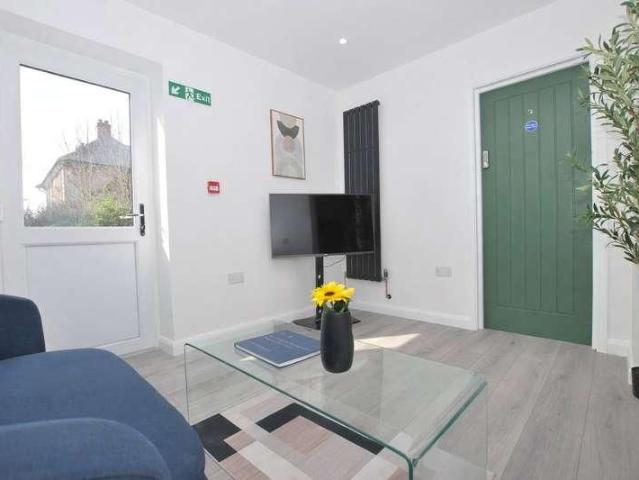 Woodside Road, Guildford, Surrey, GU2