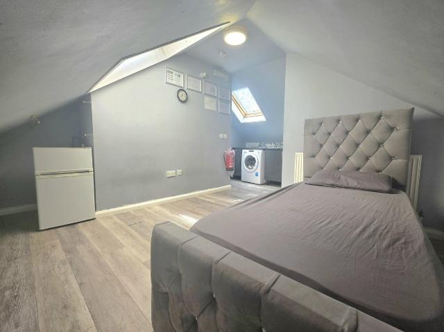 Woodside Road, London SE25, Room to rent, £825 pcm | PrimeLocation