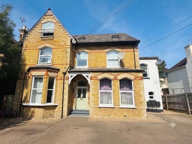 Woodside Road, Sutton SM1, 2 bed flat to rent, £1,600 pcm | PrimeLocation