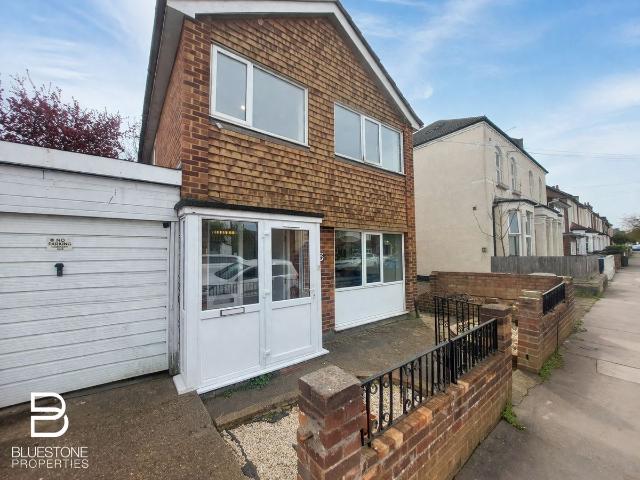 Woodside Road, Woodside SE25, 3 bed detached house to rent, £2,050 pcm | PrimeLocation