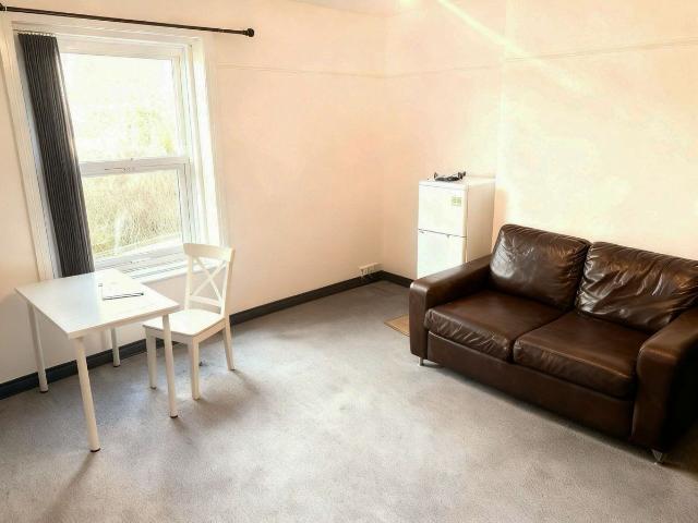 Woodsley Road, Hyde Park LS2, 1 bed flat to rent, £800 pcm | PrimeLocation