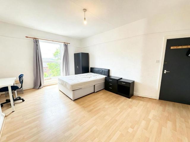 Woodsley Road, Hyde Park LS2, 1 bed flat to rent, £800 pcm | PrimeLocation