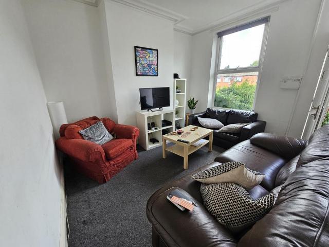 Woodsley Road, Leeds 3 bed house to rent £1,170 pcm £270 pw
