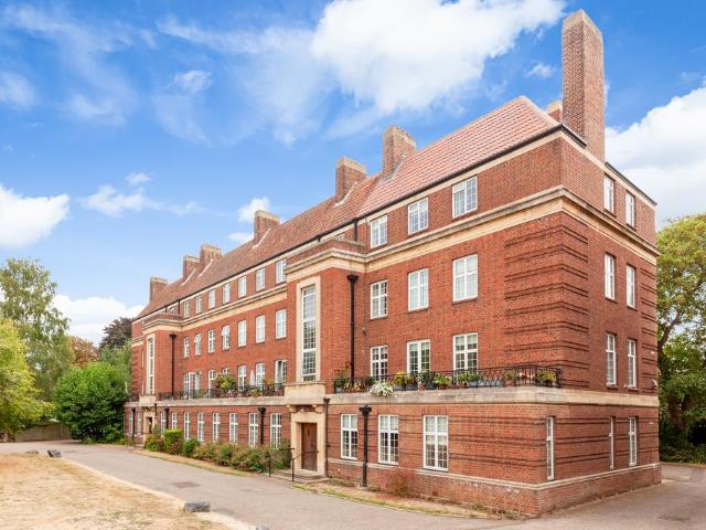 Woodstock Close 2 bed apartment to rent £1,925 pcm £444 pw