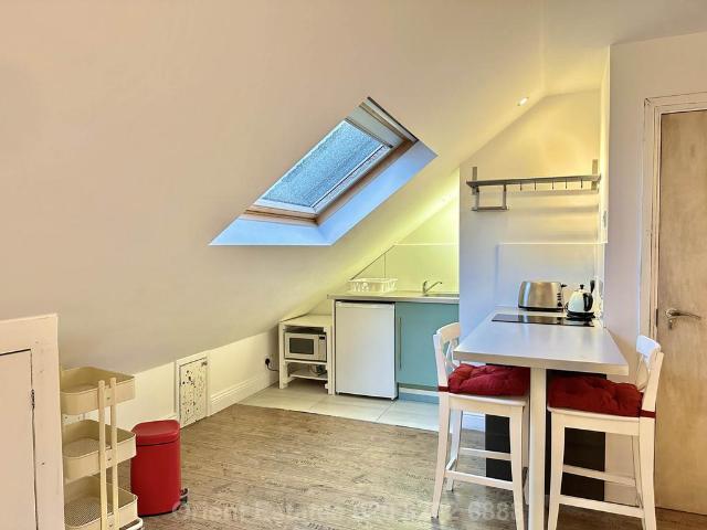 Woodstock Avenue, Golders Green Studio to rent £1,600 pcm £369 pw