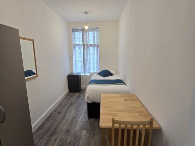 Woodstock Avenue, London NW11, Room to rent, £1,436 pcm | PrimeLocation
