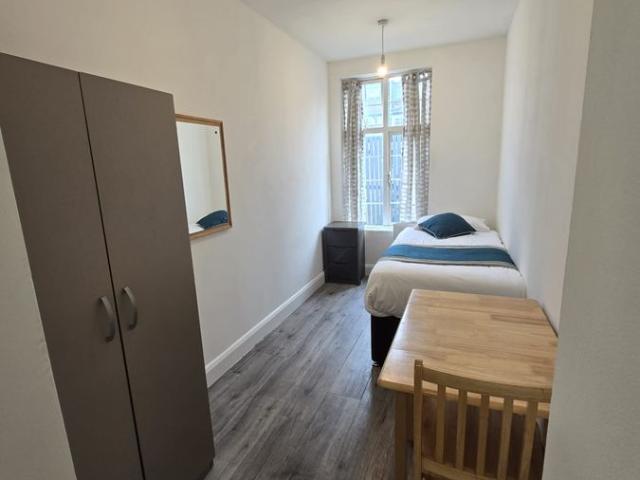Woodstock Avenue, London NW11, Room to rent, £1,436 pcm | PrimeLocation