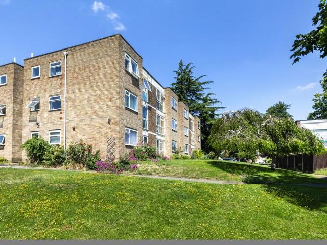 Woodstock Gardens Beckenham BR3 1 bed flat to rent £1,550 pcm £358 pw