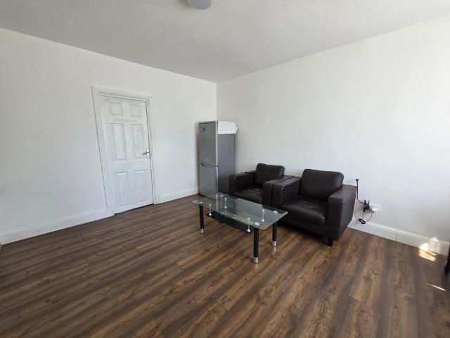 Woodstock Gardens, Hayes, UB4 3 bed terraced house to rent £2,400 pcm £554 pw