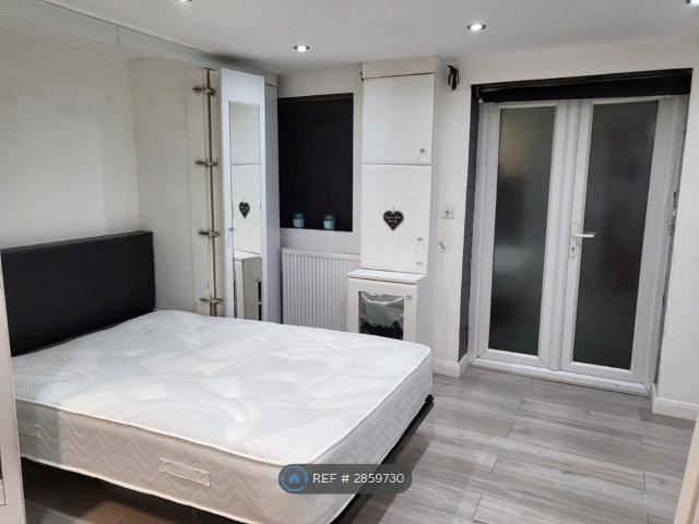 Woodstock Gardens, Hayes UB4, Studio to rent, £900 pcm | PrimeLocation
