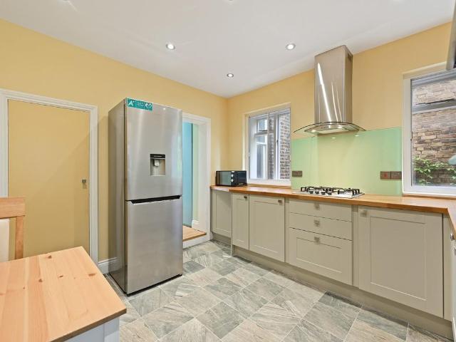 Woodstock Grove, London W12, 1 bed flat to rent, £1,950 pcm | PrimeLocation