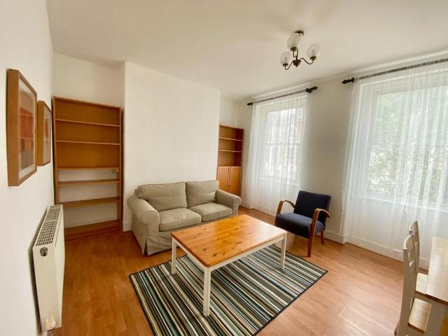 Woodstock Grove, Shepherds Bush, W12 1 bed flat to rent £1,995 pcm £460 pw