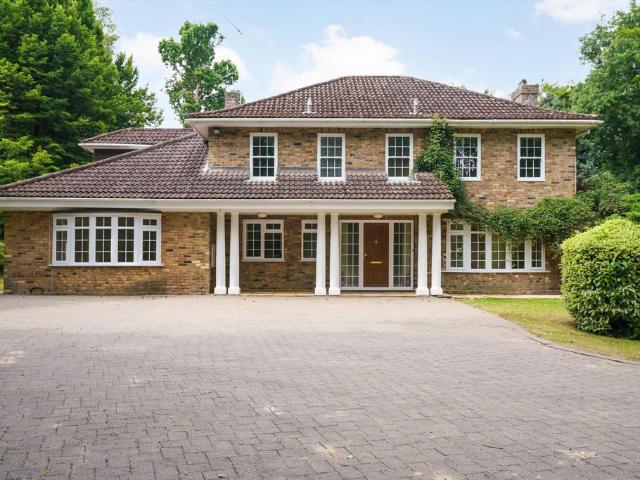 Woodstock, Old Avenue, West Byfleet. 5 bed detached house to rent £5,950 pcm £1,373 pw
