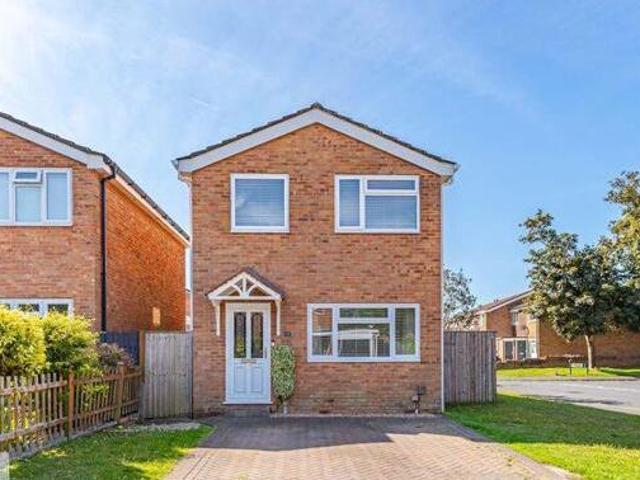Woodstock Road, Burton, 3 Bedroom Detached
