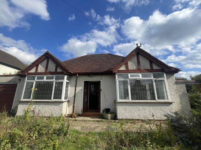 Woodstock Road East, Begbroke, Kidlington OX5, 4 bed bungalow to rent, £2,500 pcm | PrimeLocation