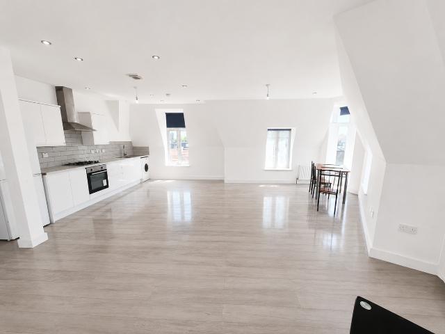 Woodstock Road, London E7, 4 bed flat to rent, £3,000 pcm | PrimeLocation