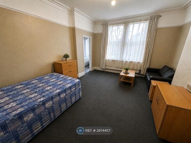 Woodstock Road, Redland, Bristol BS6, Studio to rent, £1,000 pcm | PrimeLocation
