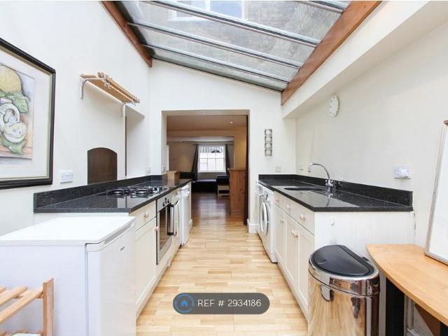 Woodstock Terrace, London E14, Studio to rent, £1,700 pcm | PrimeLocation