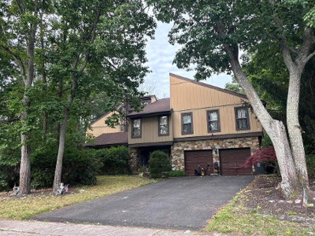 Woodstone Dr