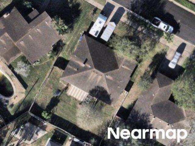 Woodstone Dr
