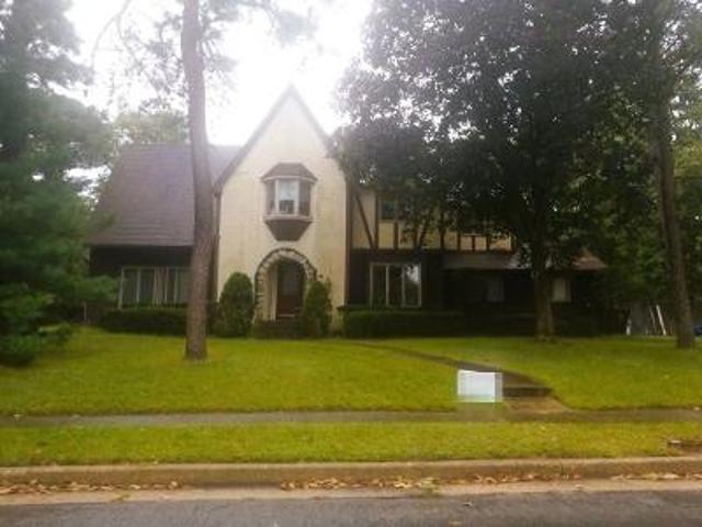 Woodstone Dr