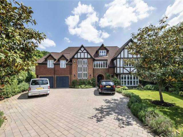 Woodsway, Leatherhead