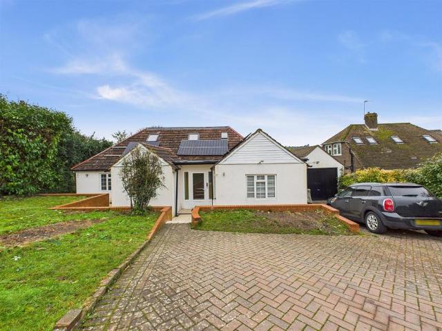 Woodplace lane, Coulsdon CR5 5 bed detached house to rent £3,500 pcm £808 pw