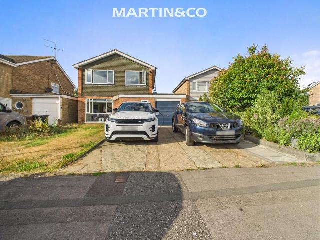 Woodrow Drive 3 bed detached house to rent £2,300 pcm £531 pw